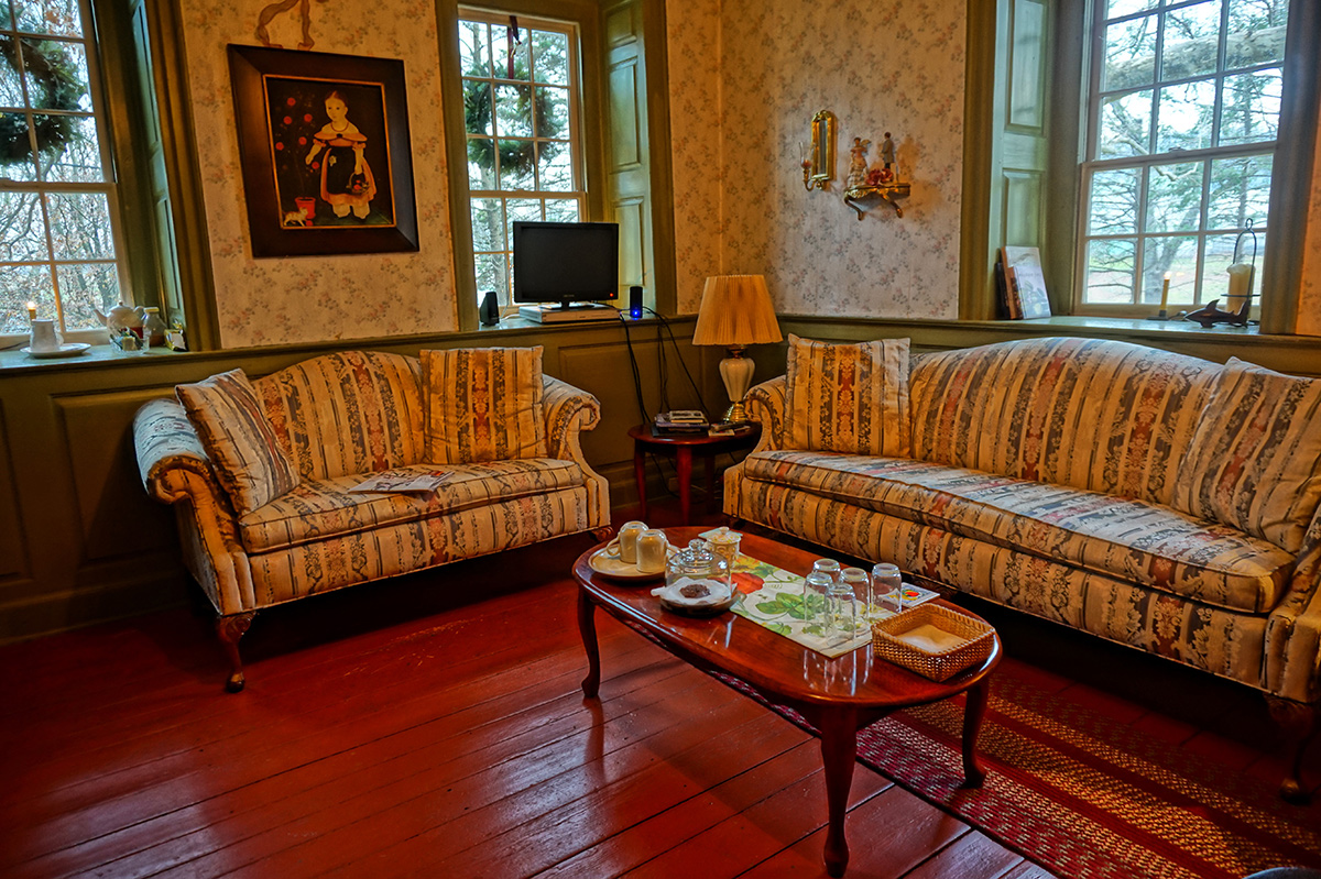 Rooms Rates - Brownstone Colonial Inn